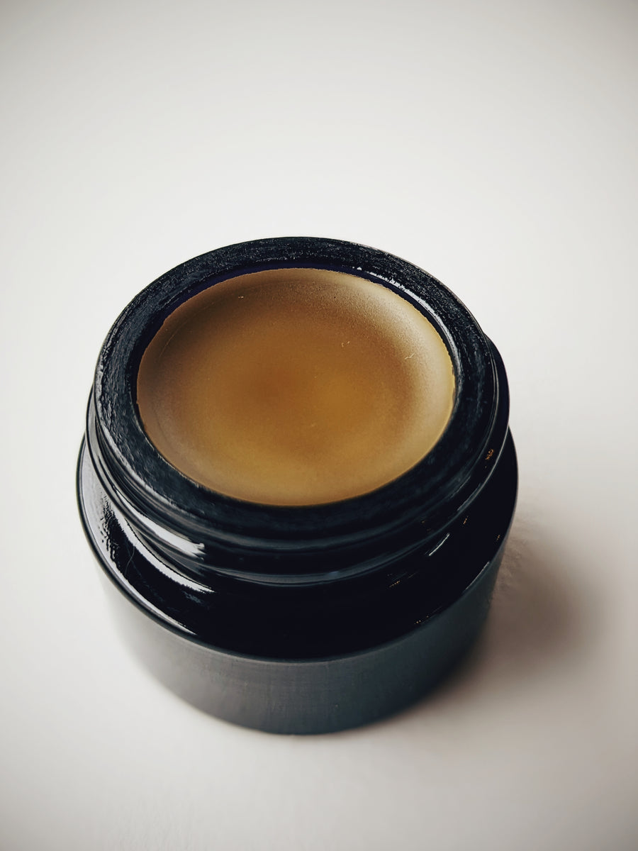 Medusa. Natural perfume by Wild Veil. White flowers and musk.